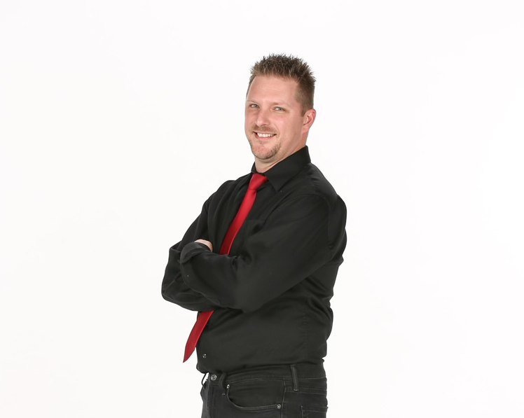 Clay Cooper's Country Express | The Featured Vocalist