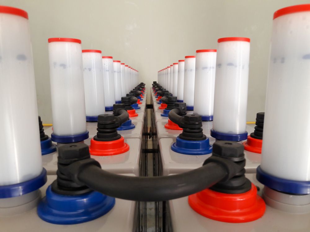 UPS Alarms: Understanding Lights and Beeps | Facility Gateway