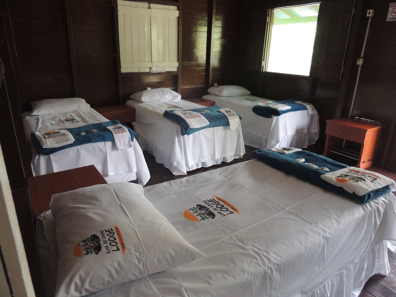 BALBINA AM ( Ilha do Caras Lodge )