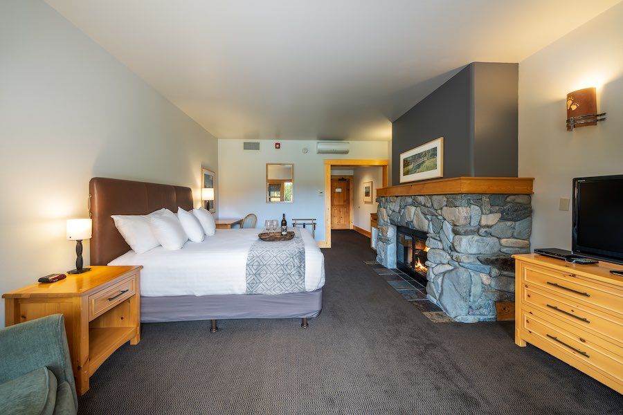 Rooms at the Lodge | Freestone Inn