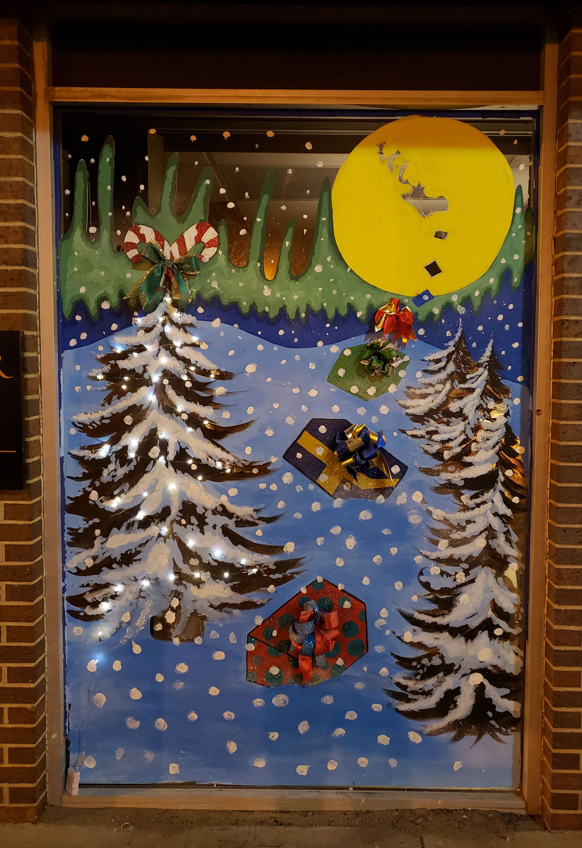 2023 Christmas Window Displays