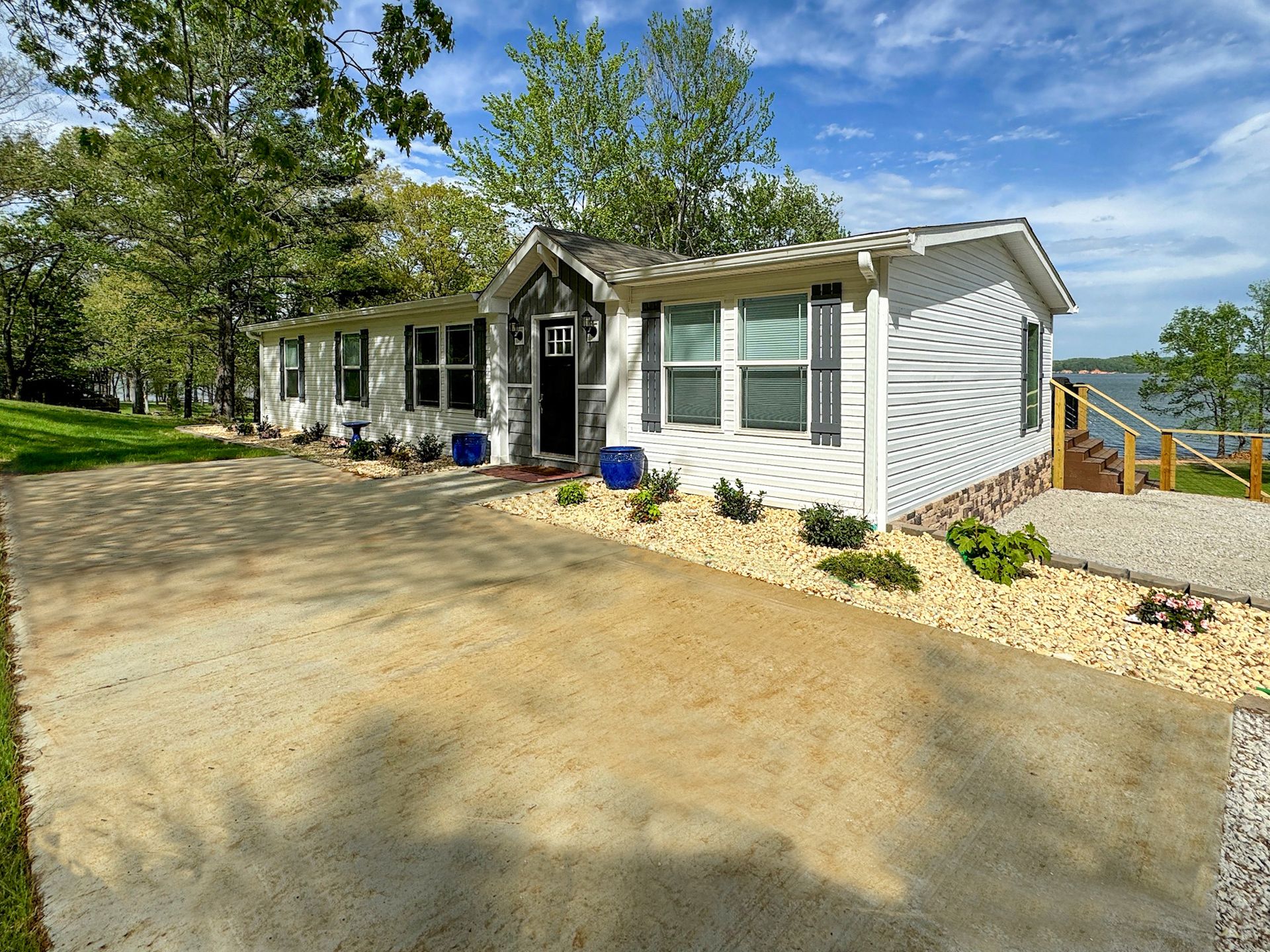 Luxurious Lakeside Retreat Home | KY Lakeshore Retreat