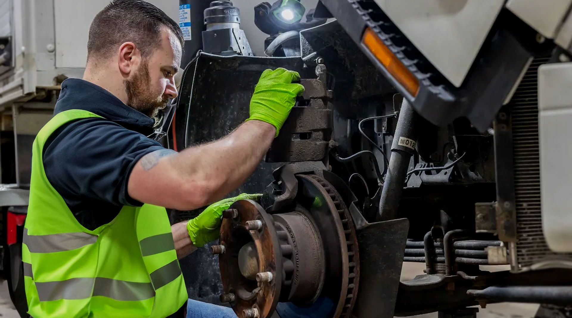 Chicago's Top Semi Truck Repair - Arrow Fleet Repair