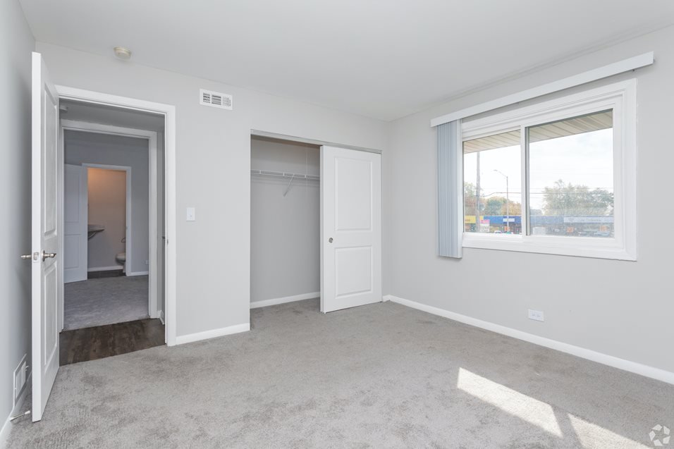 Mount Prospect Greens Apartments - Mt Prospect, Illinois