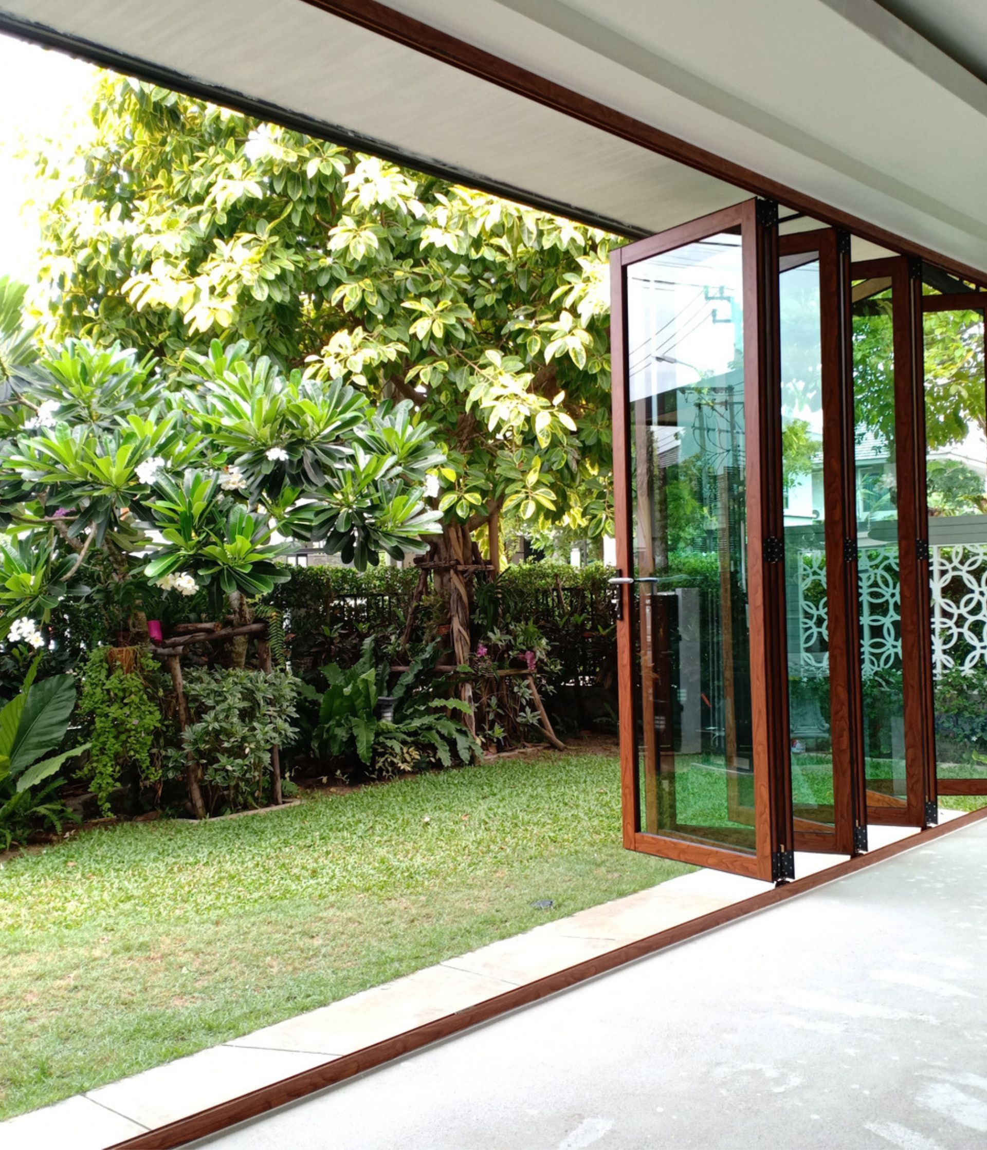 Aluminum Screen Room Installation | Metairie, LA | Joe's Gutters & Patios