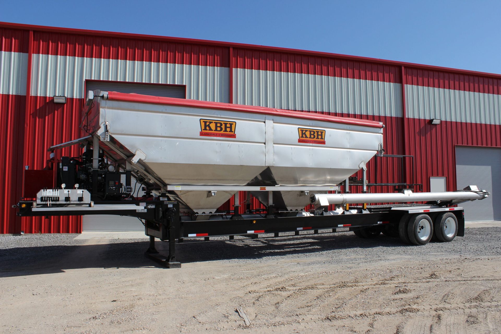 Model TT2000SF Agricultural Hopper | KBH Equipment | US