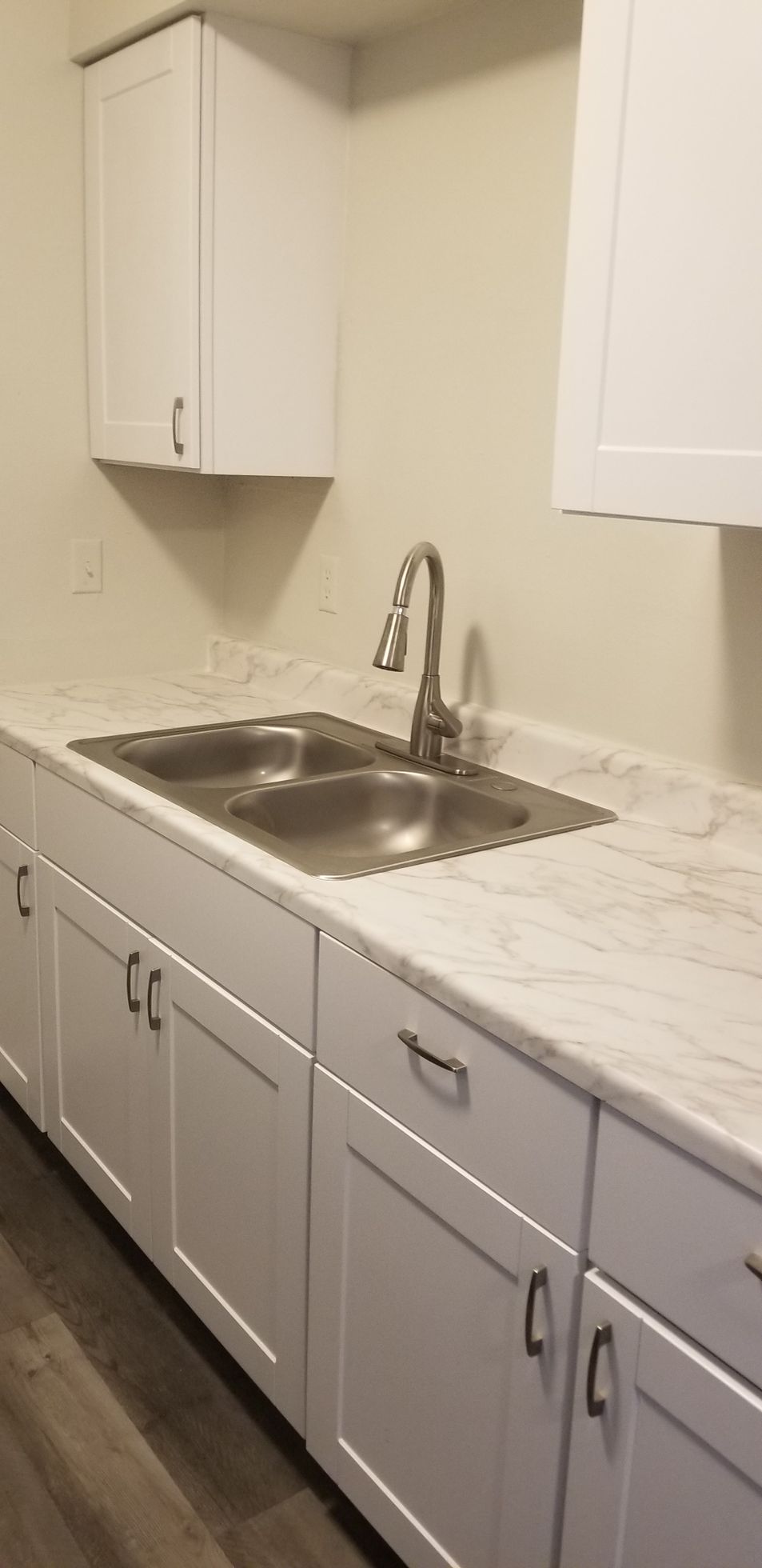 View Golden Key Apartments in Phoenix, Az Features and Amenities