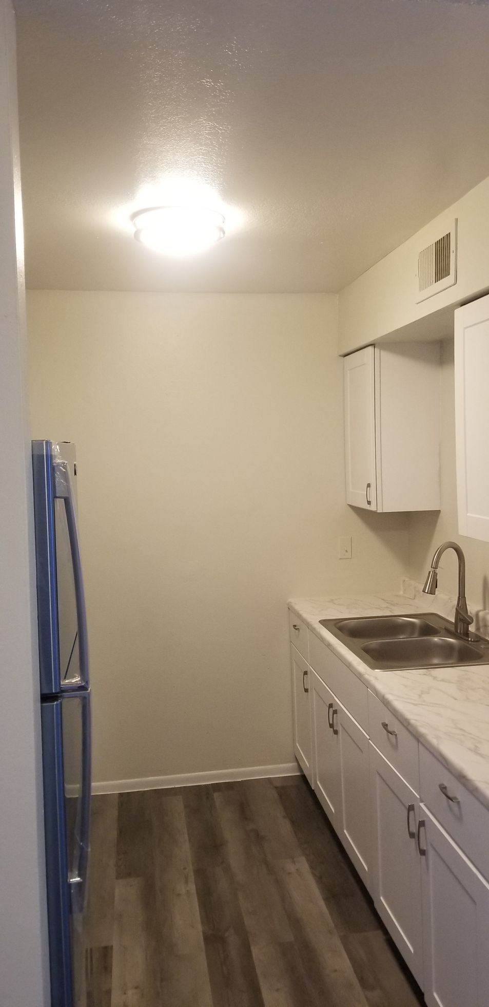 View Golden Key Apartments in Phoenix, Az Features and Amenities