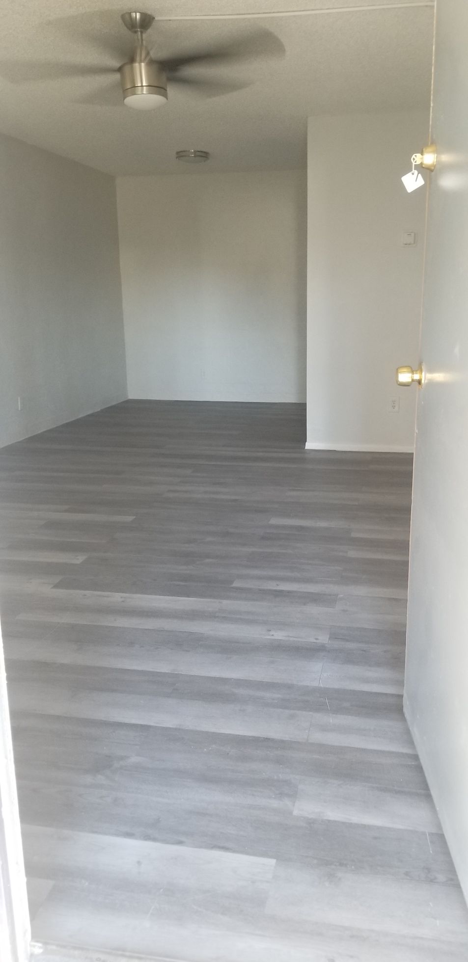 View Golden Key Apartments in Phoenix, Az Features and Amenities