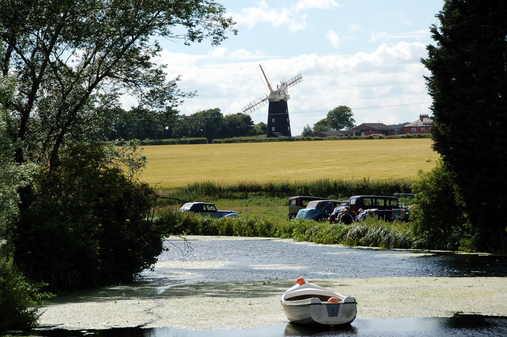Pakenham Windmill Country Store - Specialist supplier in animal feed ...