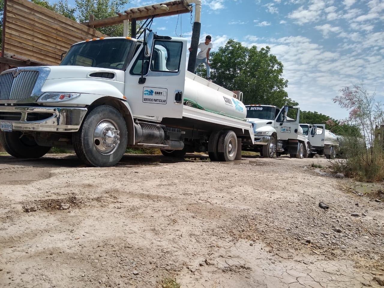 Servicio de pipas de agua potable en Gómez Palacio, Durango