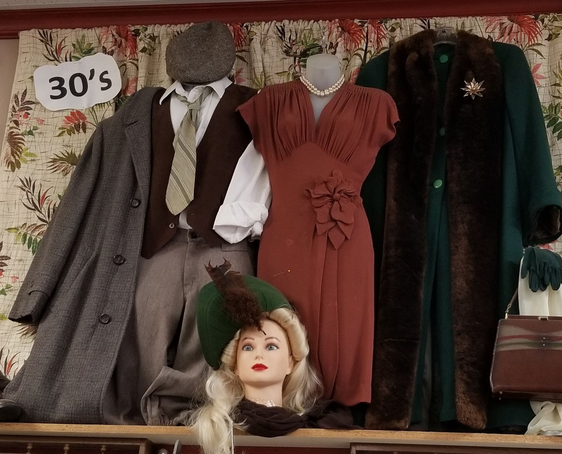 Einstein's Vintage Clothing | Costume & Formal Wear