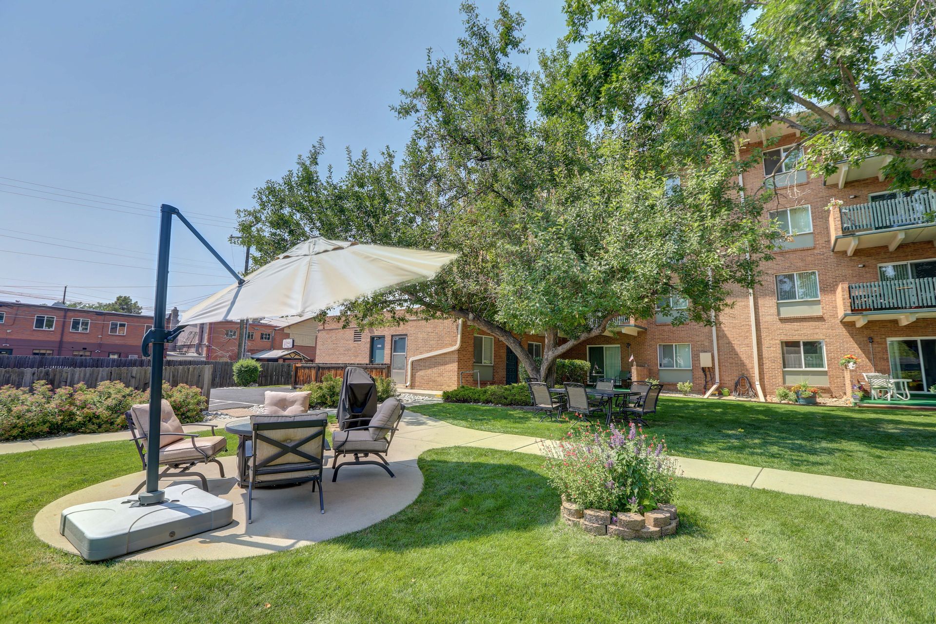 Paramount Gardens Apartments | Colorado