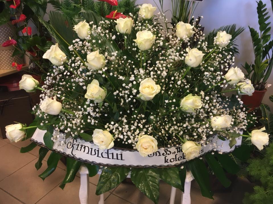 Gedulo vainikai, puokštės Panevėžyje | Gėlių salonas Doloreta