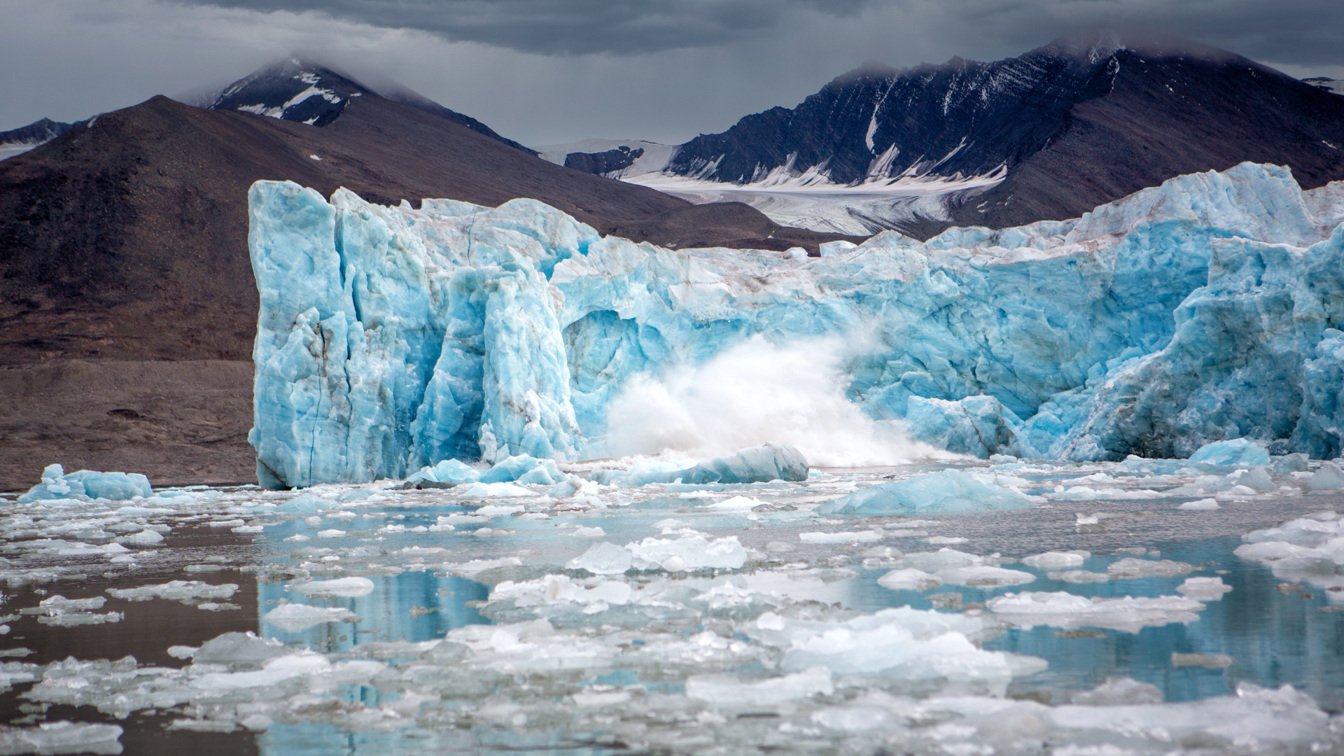 Svalbard Barentsburg in November