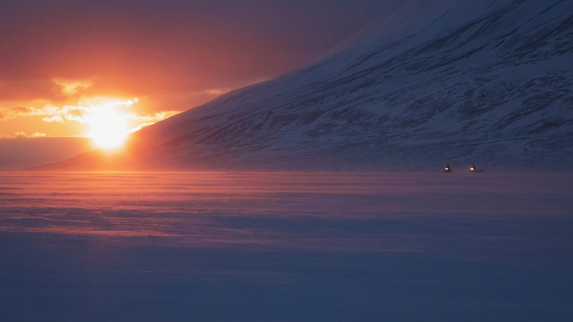 Svalbard in the Summer: What to Expect During the Midnight Sun