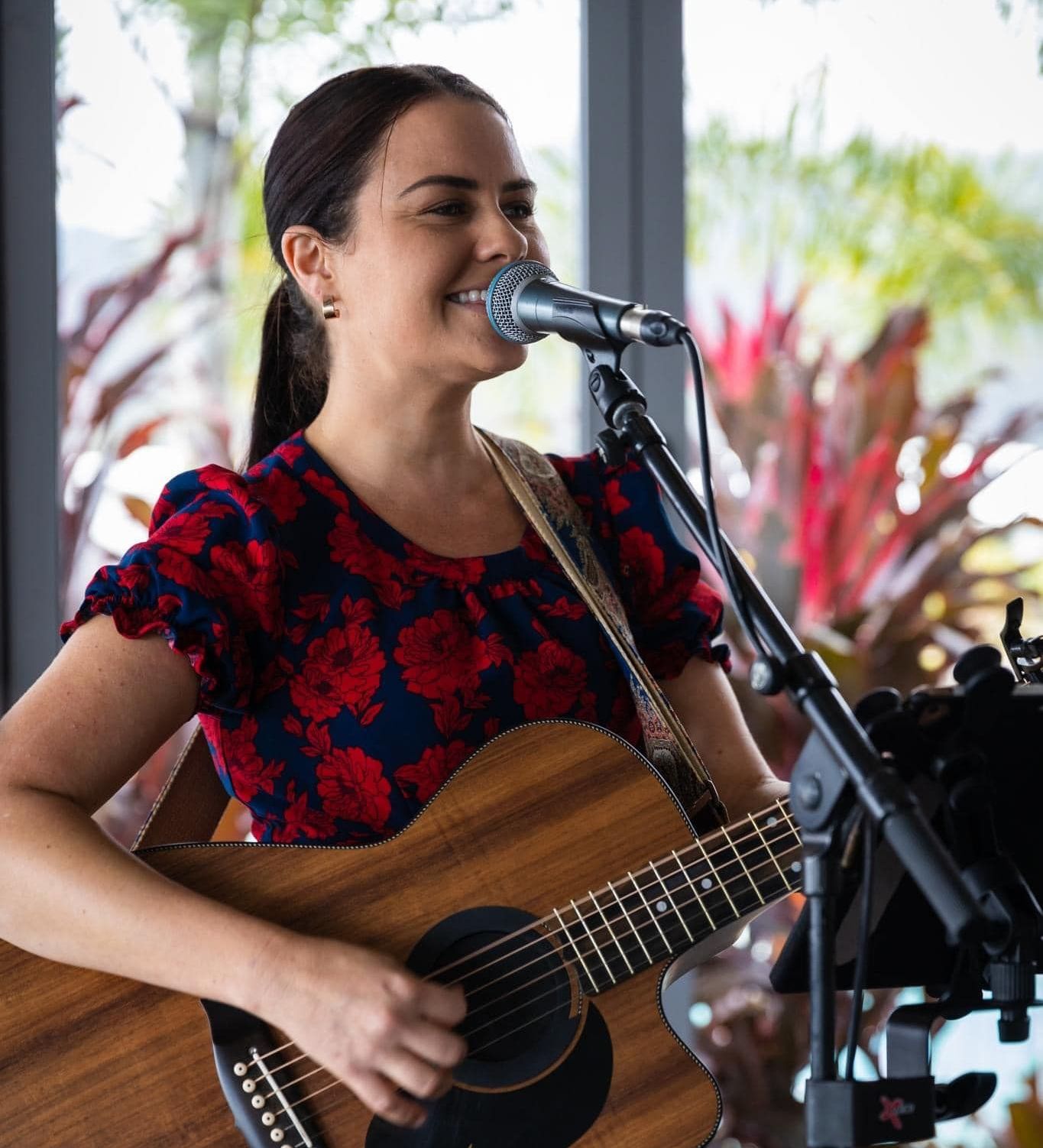 Sarah Little Entertainment | Townsville