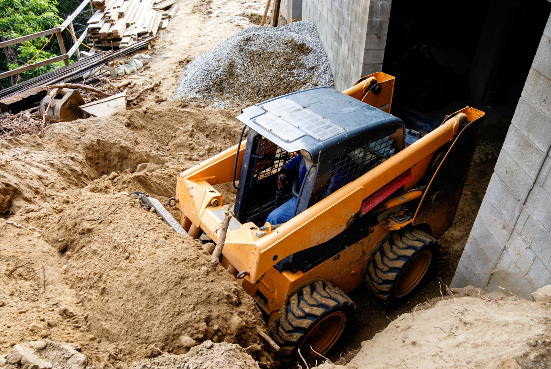 5 Benefits of Using Skid Steer Services for Land Clearing Projects