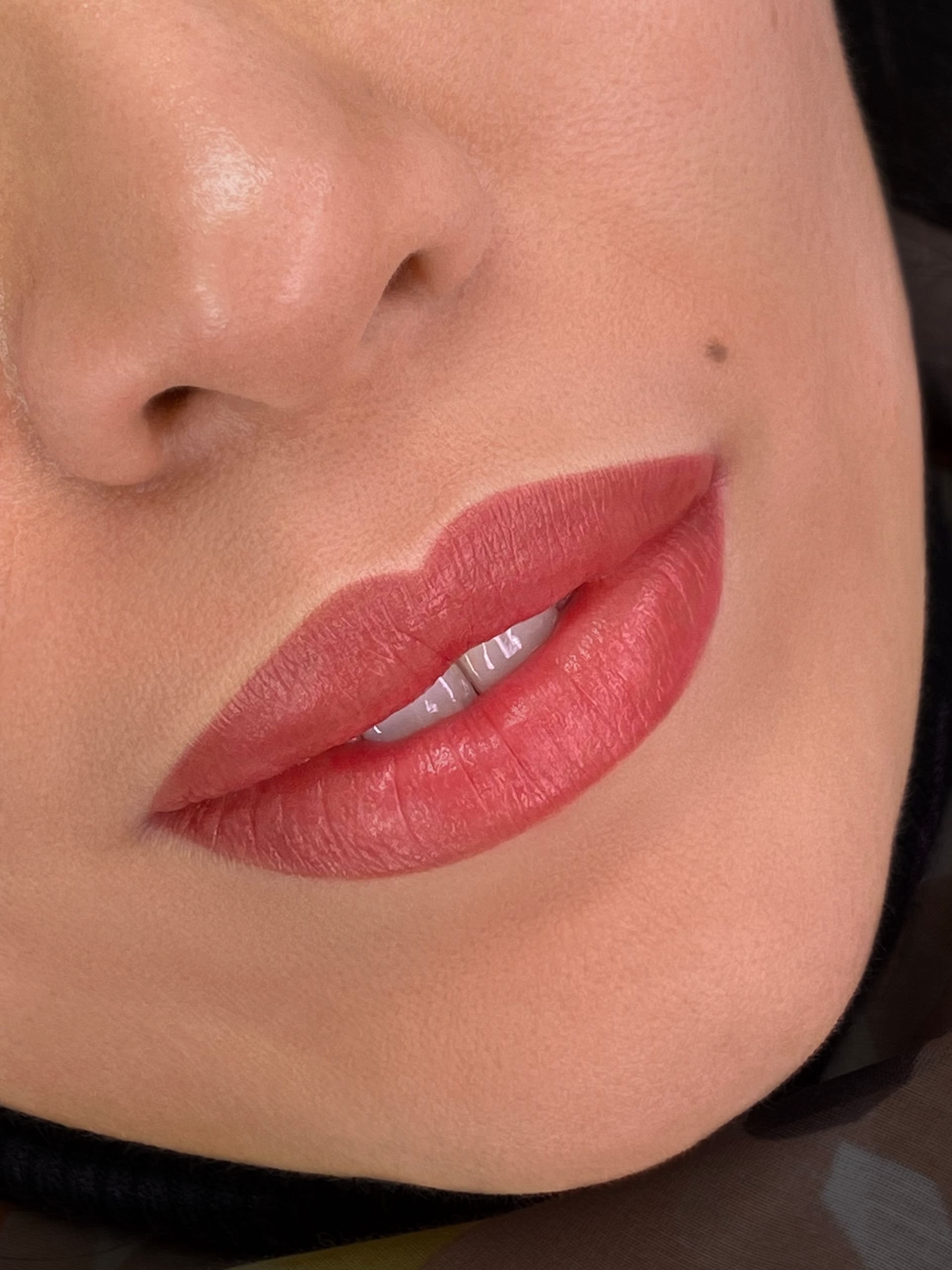 Experte für dauerhaft schöne Brows & Lips in Hamburg