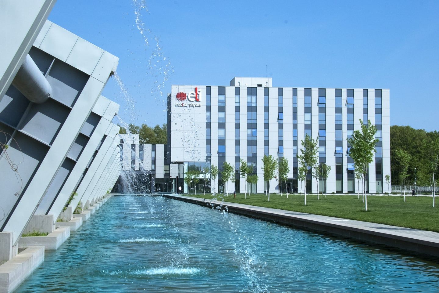 World's Most Powerful Laser: The Extreme Light Infrastructure-Nuclear ...