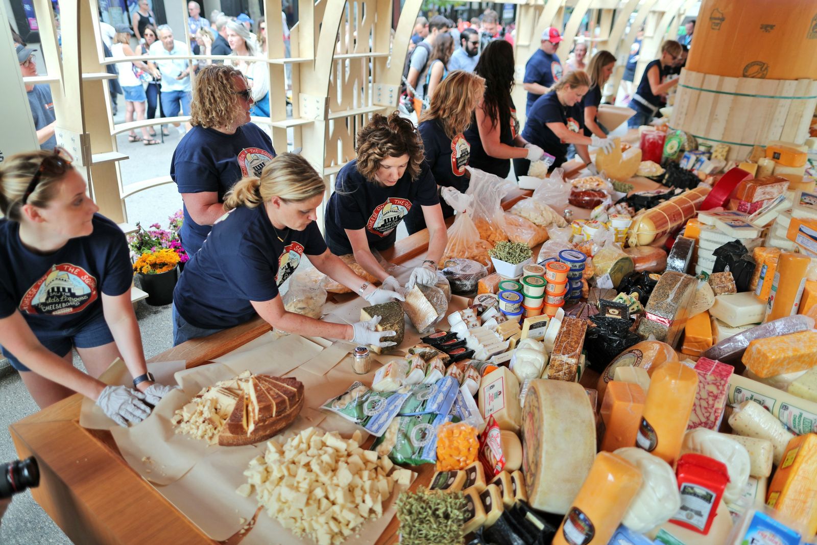 World's Largest Cheeseboard: world record set in Madison, Wisconsin