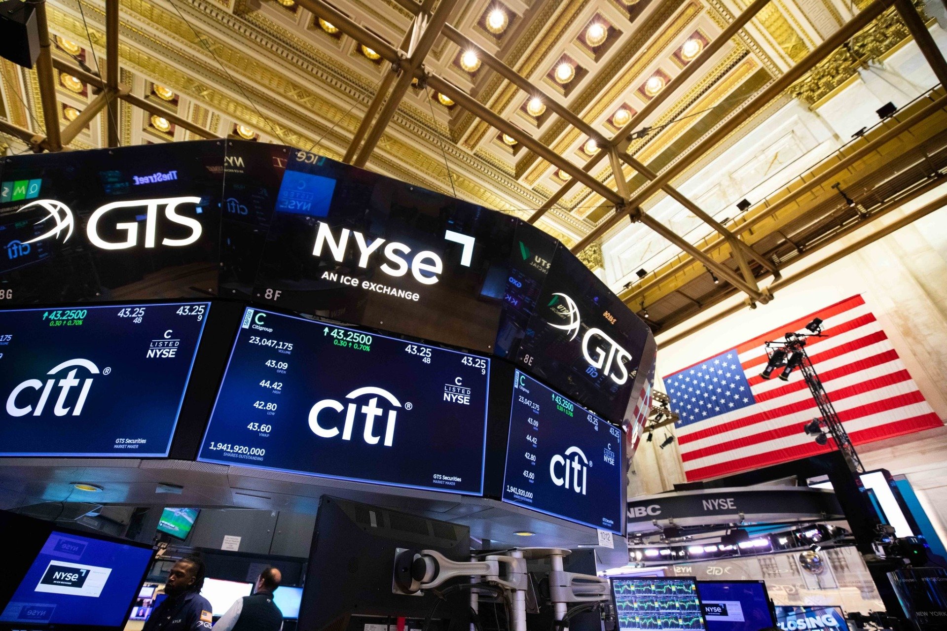 World’s Largest Stock Exchange: The New York Stock Exchange sets world record