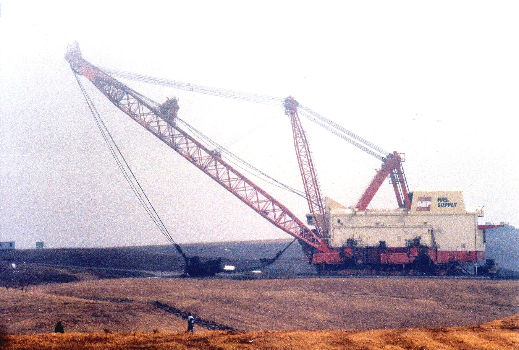 World's largest single-bucket digging machine: world record in ...
