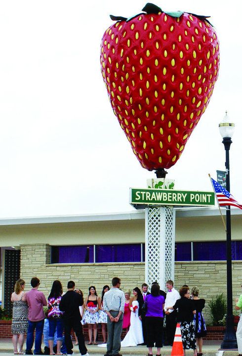 World’s Largest Strawberry Sculpture: world record in Strawberry Point ...