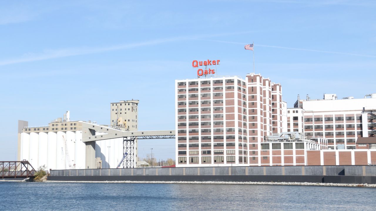World's Largest Cereal Plant: world record in Cedar Rapids, Iowa