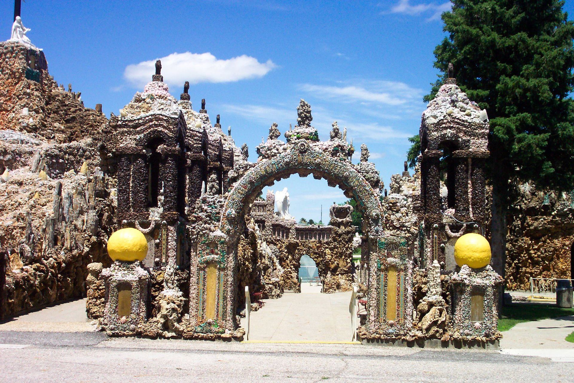 World’s Largest Man-made Grotto: world record in West Bend, Iowa