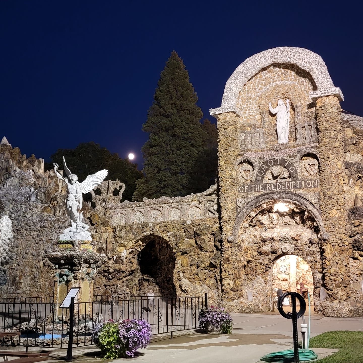 World’s Largest Man-made Grotto: world record in West Bend, Iowa