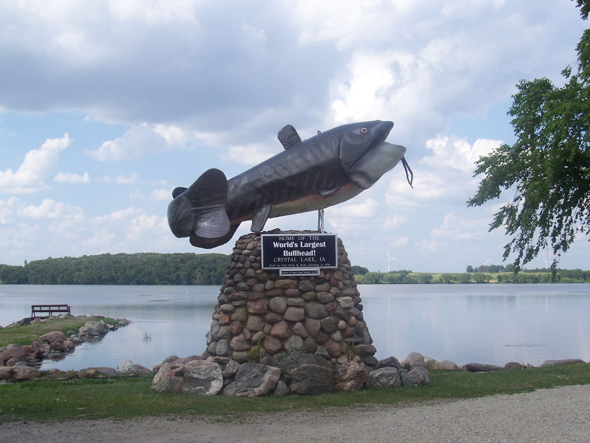 World's Largest Bullhead Sculpture: world record in Crystal Lake, Iowa