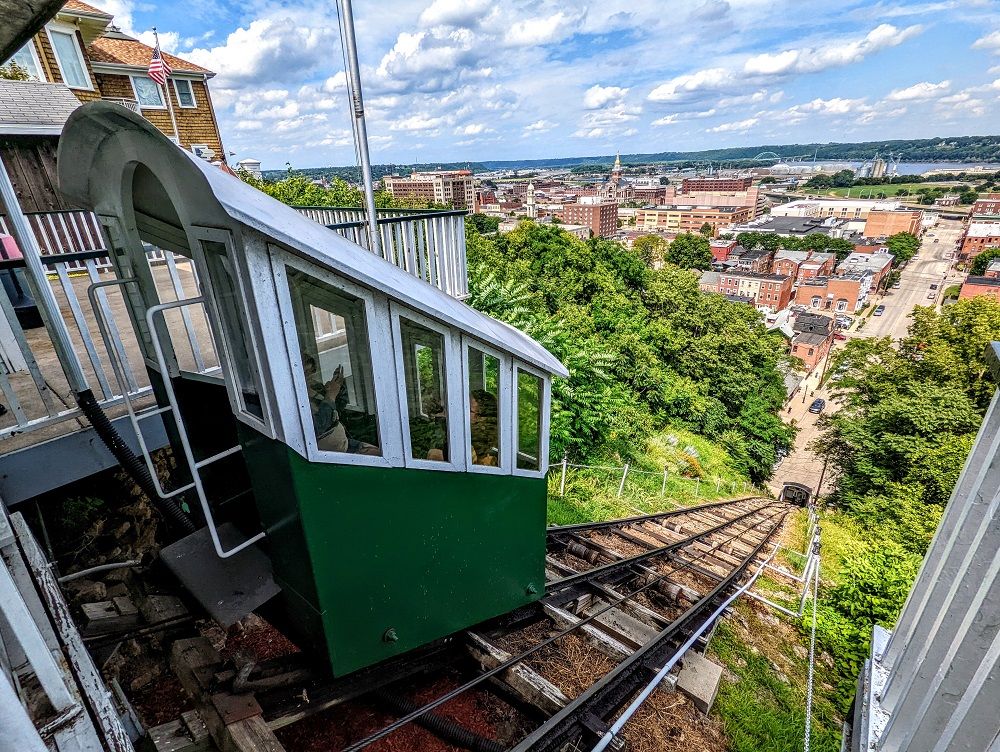 World’s Shortest And Steepest Scenic Railway: world record in Dubuque, Iowa