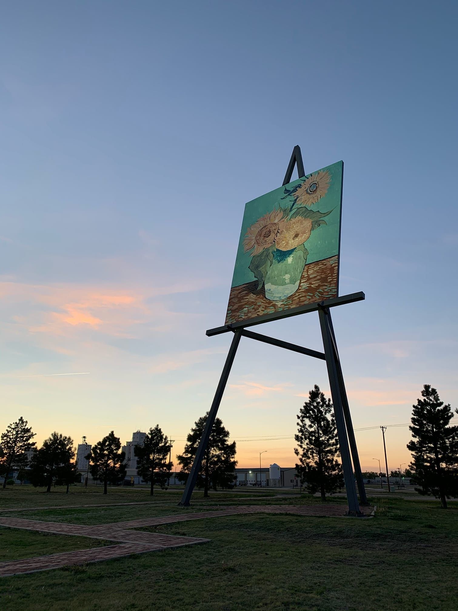 World’s Largest Easel: world record in Goodland, Kansas