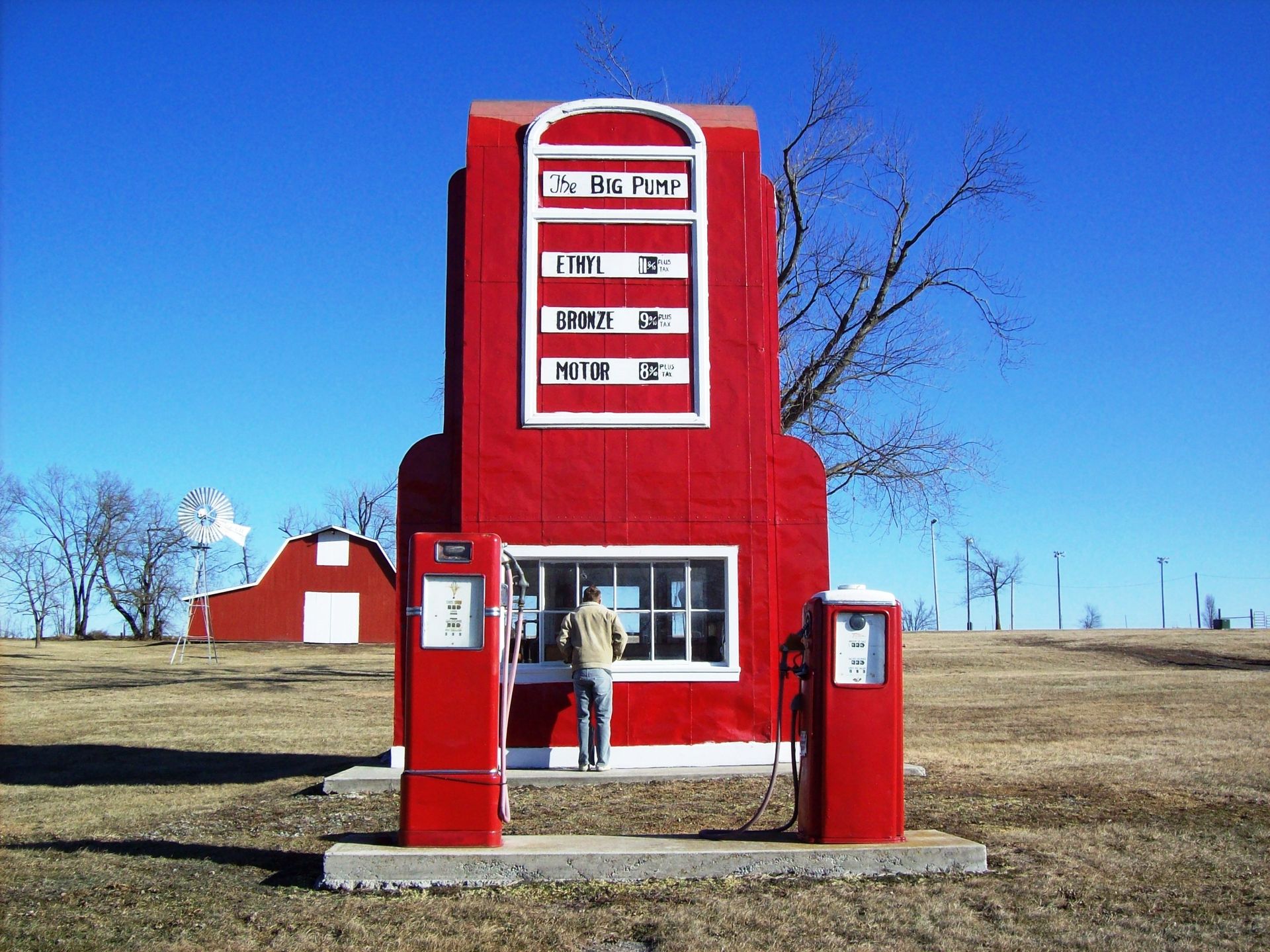 World's Largest Gas Pump: world record in King City, Missouri