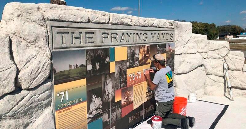World's Largest Praying Hands Memorial: world record in Webb City, Missouri