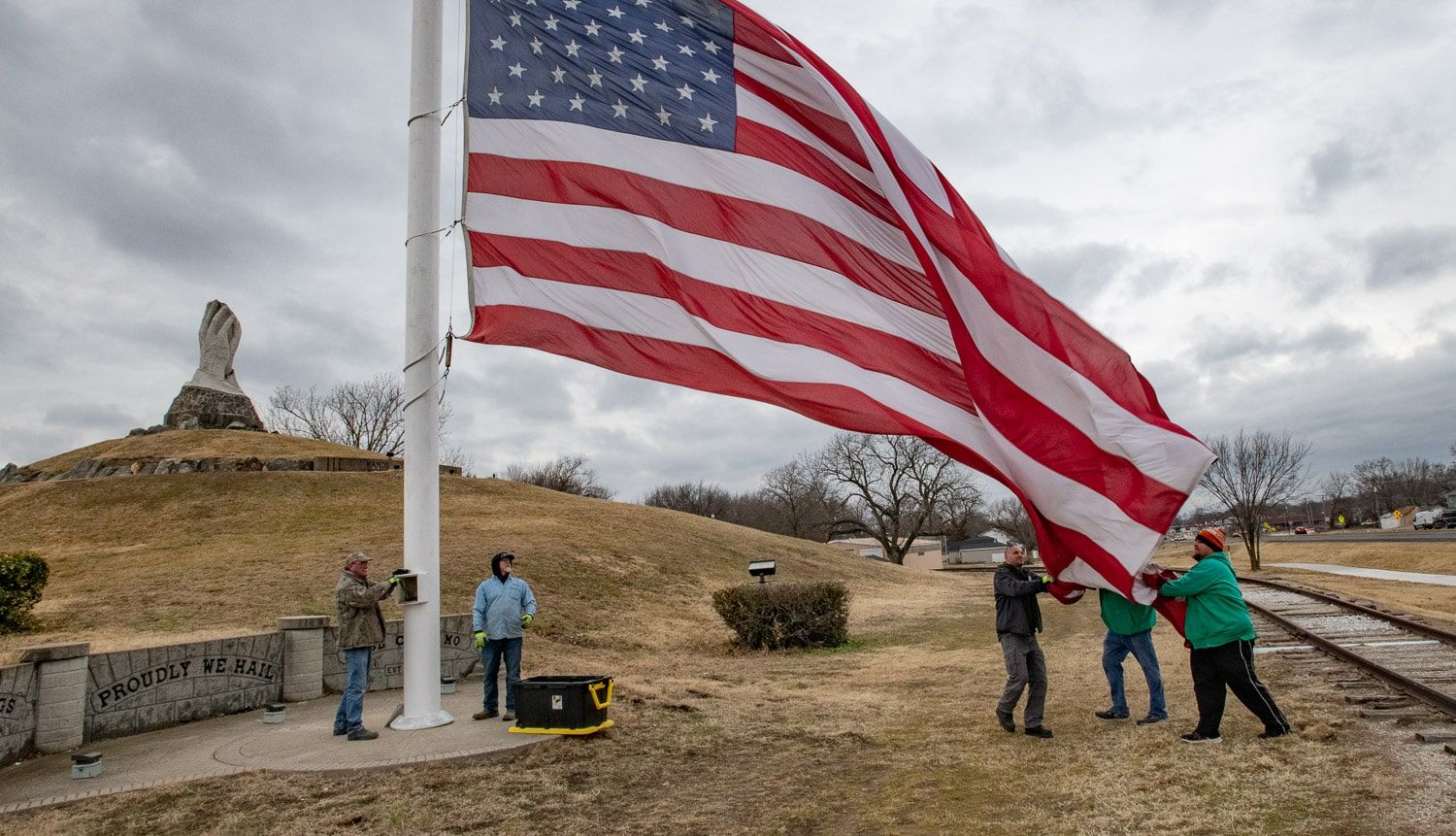 World's Largest Praying Hands Memorial: world record in Webb City, Missouri