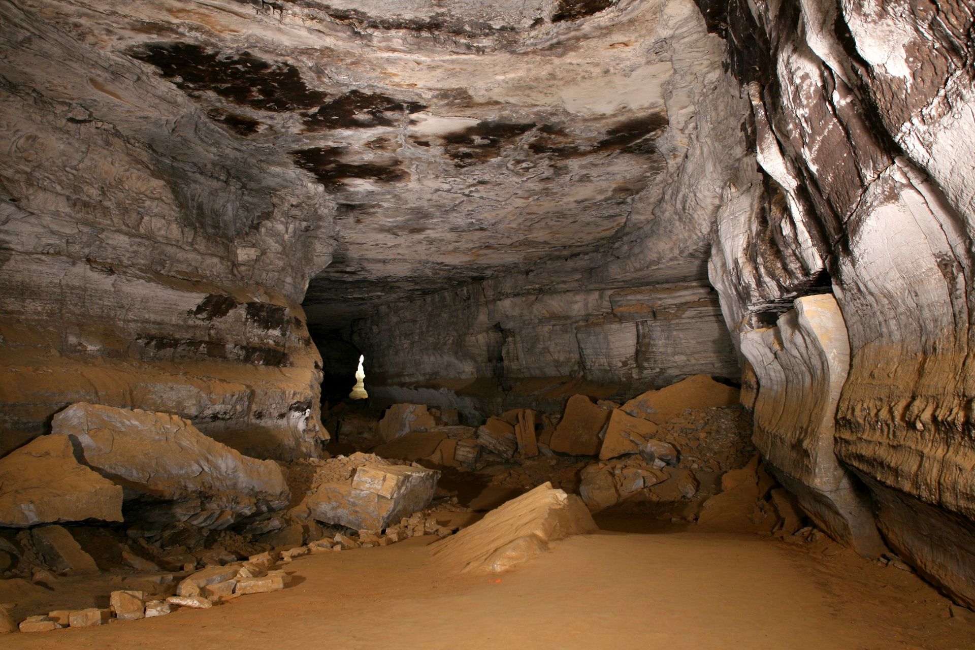 World's Longest Cave System: world record in Edmonson County, Kentucky