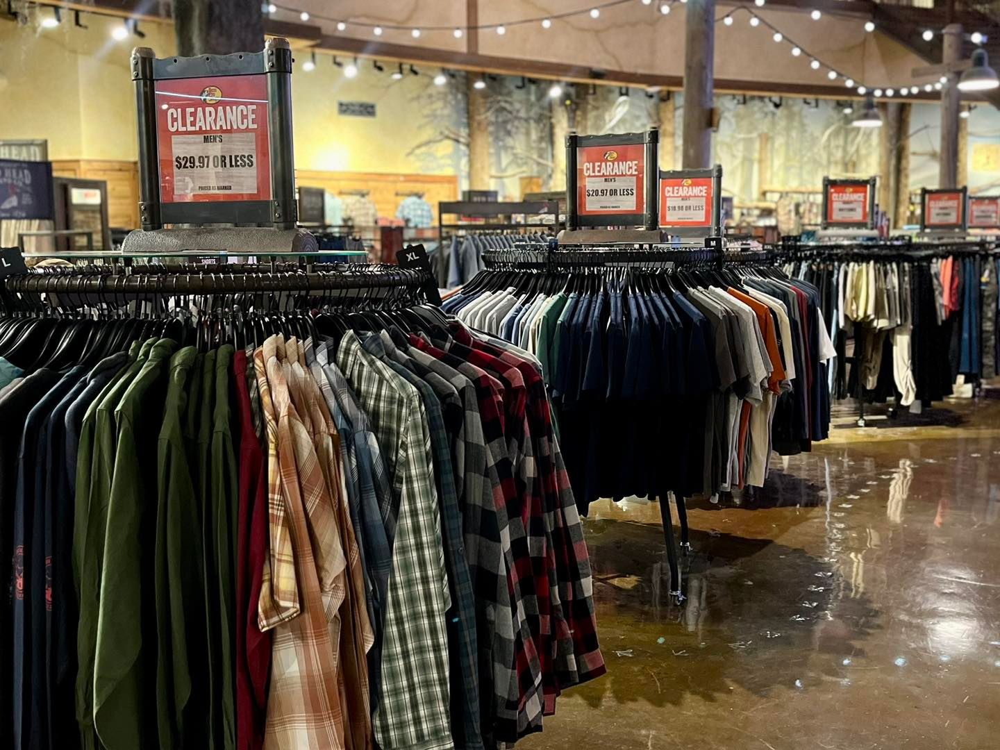 World's Largest Pyramid-Shaped Commercial Building: world record in ...