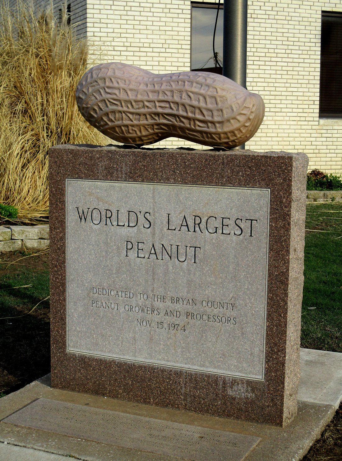 World's Largest Peanut Sculpture: world record in Durant, Oklahoma