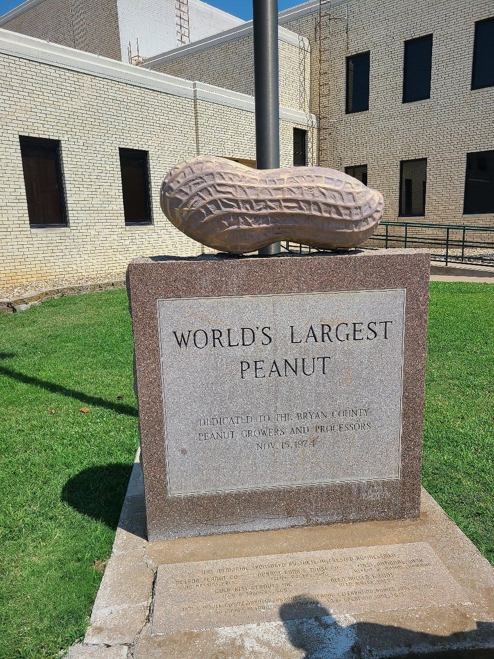 World's Largest Peanut Sculpture: world record in Durant, Oklahoma