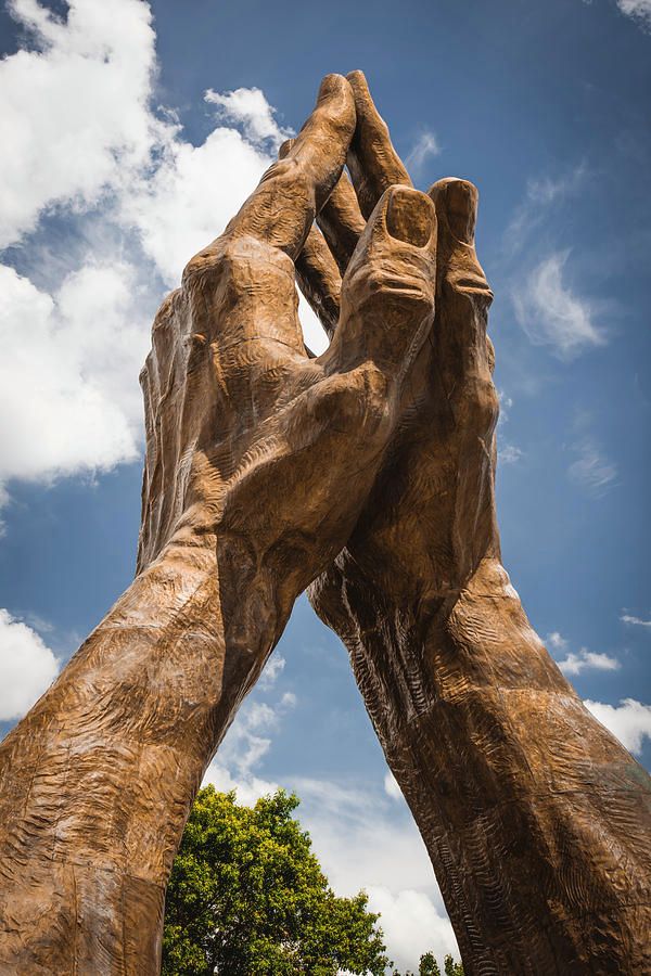 World's Largest Praying Hands Statue: world record in Tulsa, Oklahoma