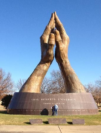 World's Largest Praying Hands Statue: world record in Tulsa, Oklahoma