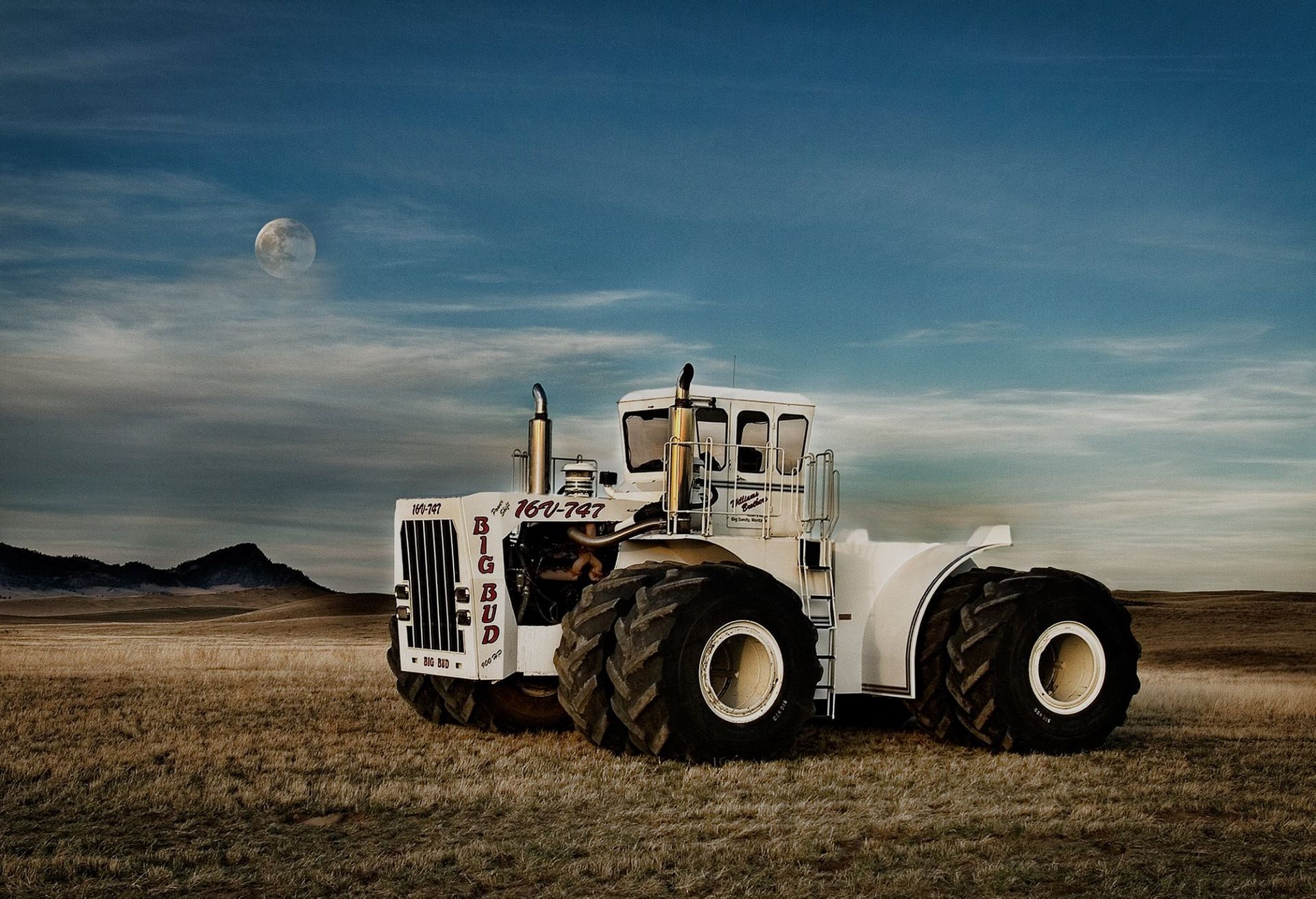 World's Largest Farm Tractor, world record in Havre, Montana