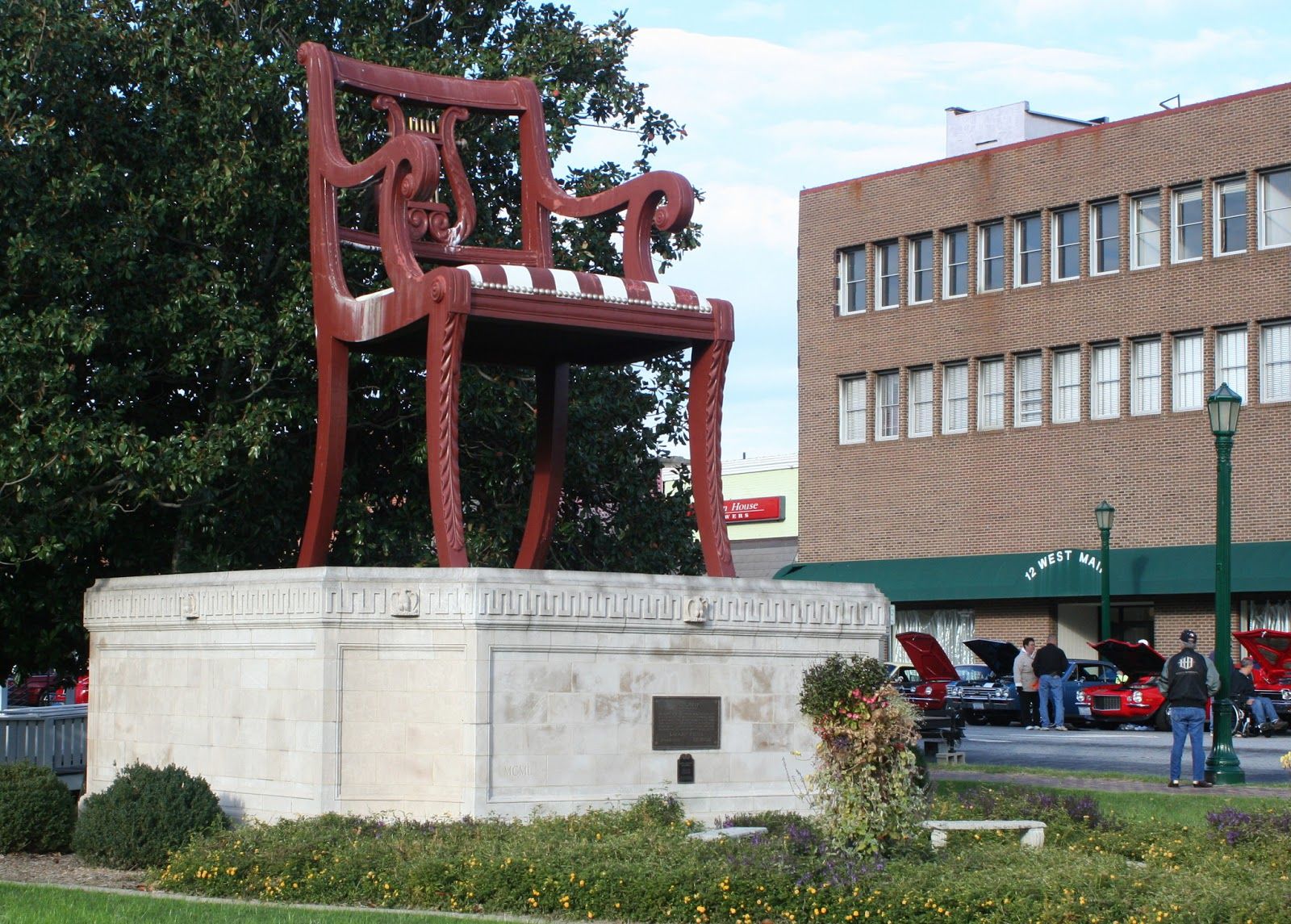 World's Largest Duncan Phyfe Chair, world record in Thomasville, North Carolina