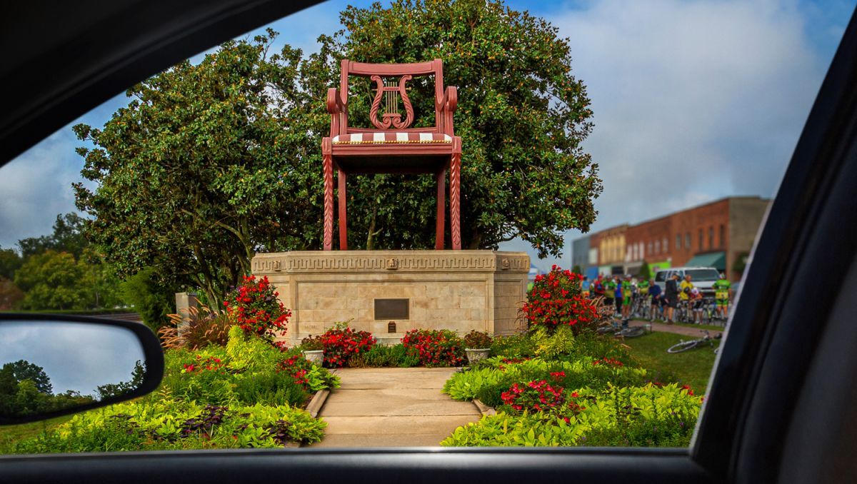 World's Largest Duncan Phyfe Chair, world record in Thomasville, North Carolina
