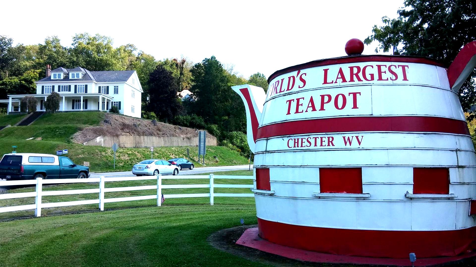 World's Largest Teapot-shaped Building, world record in Chester, West ...
