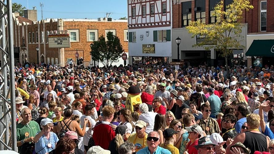 World's Largest Polka Dance, world record in Monroe, Wisconsin