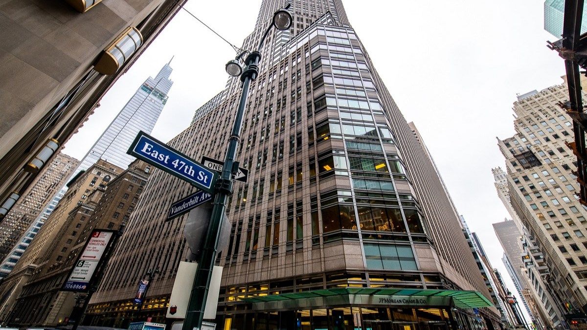 World's Largest Bank by Market Capitalization, JPMorgan Chase sets ...