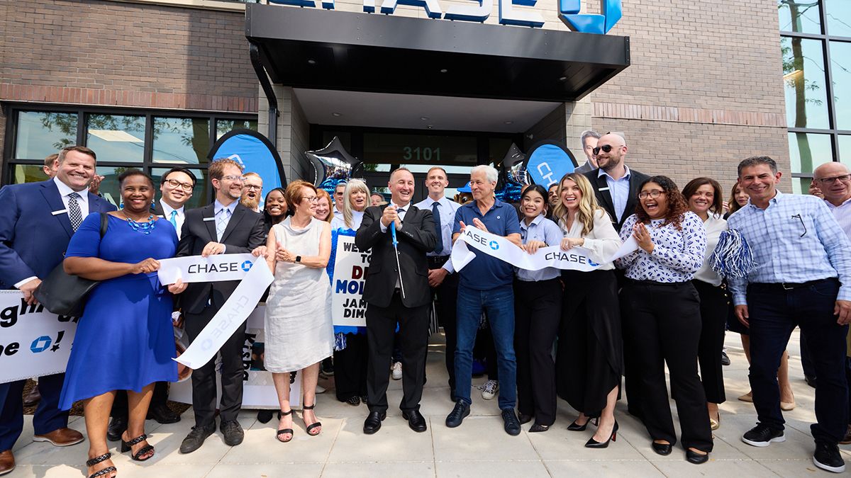 World's Largest Bank by Market Capitalization, JPMorgan Chase sets ...